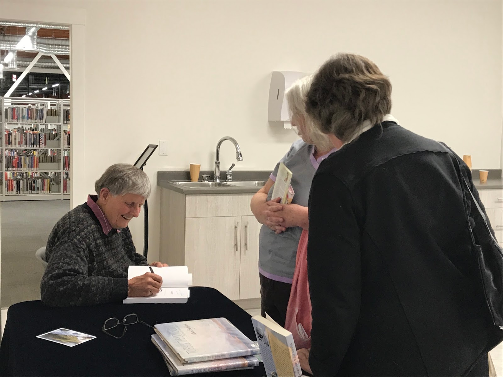 Powell River Books Blog: "Harry: A Wilderness Dog Saga" by Chris Czajkowski