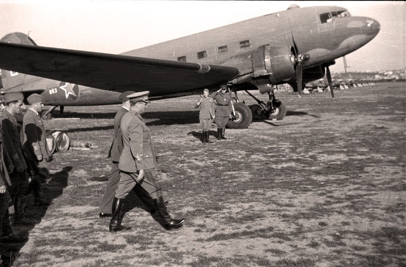 Historia y tecnología militar: Visita del mariscal Tito a una base ...