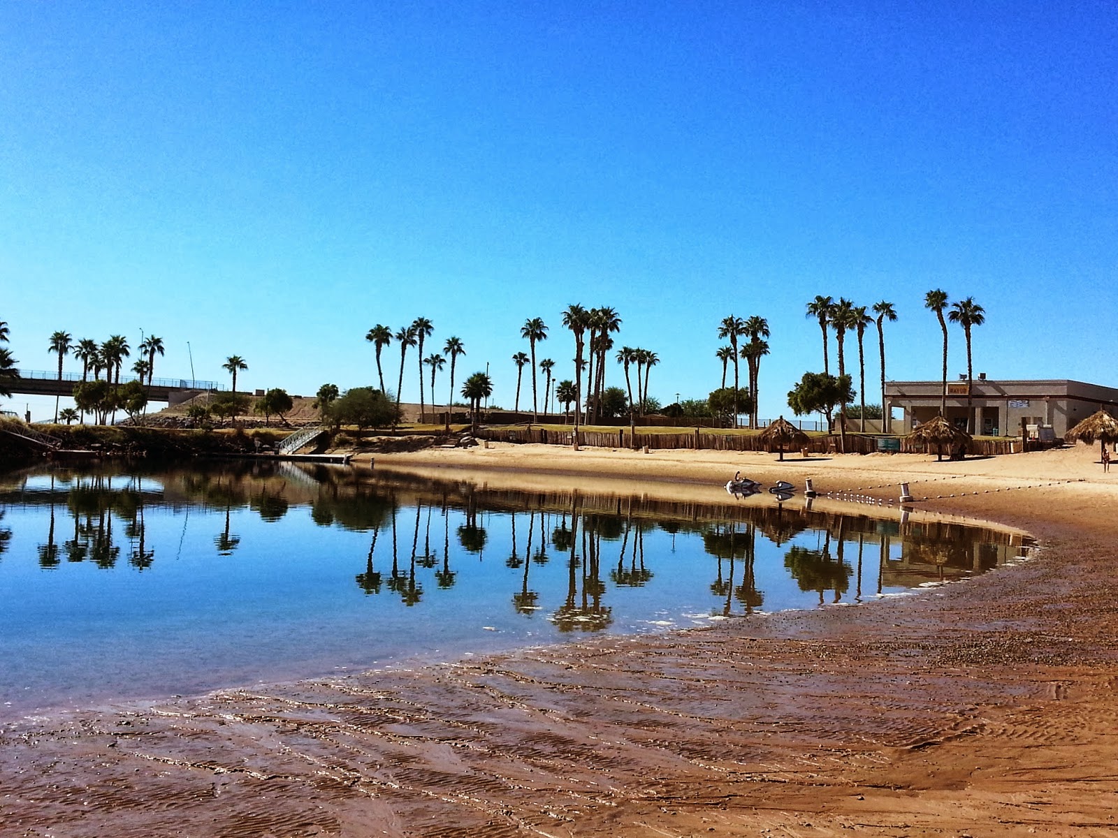 Laughlin Buzz: Deserted Beach, Laughlin Style