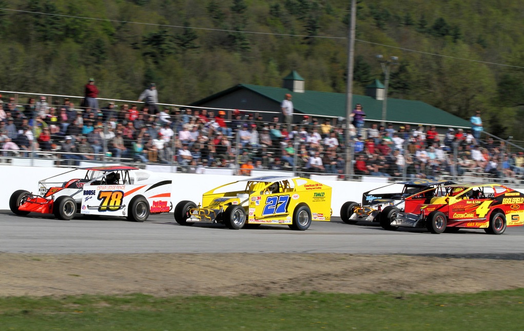 Oval Racing Stock car style in Québec, Ontario and New England States ...