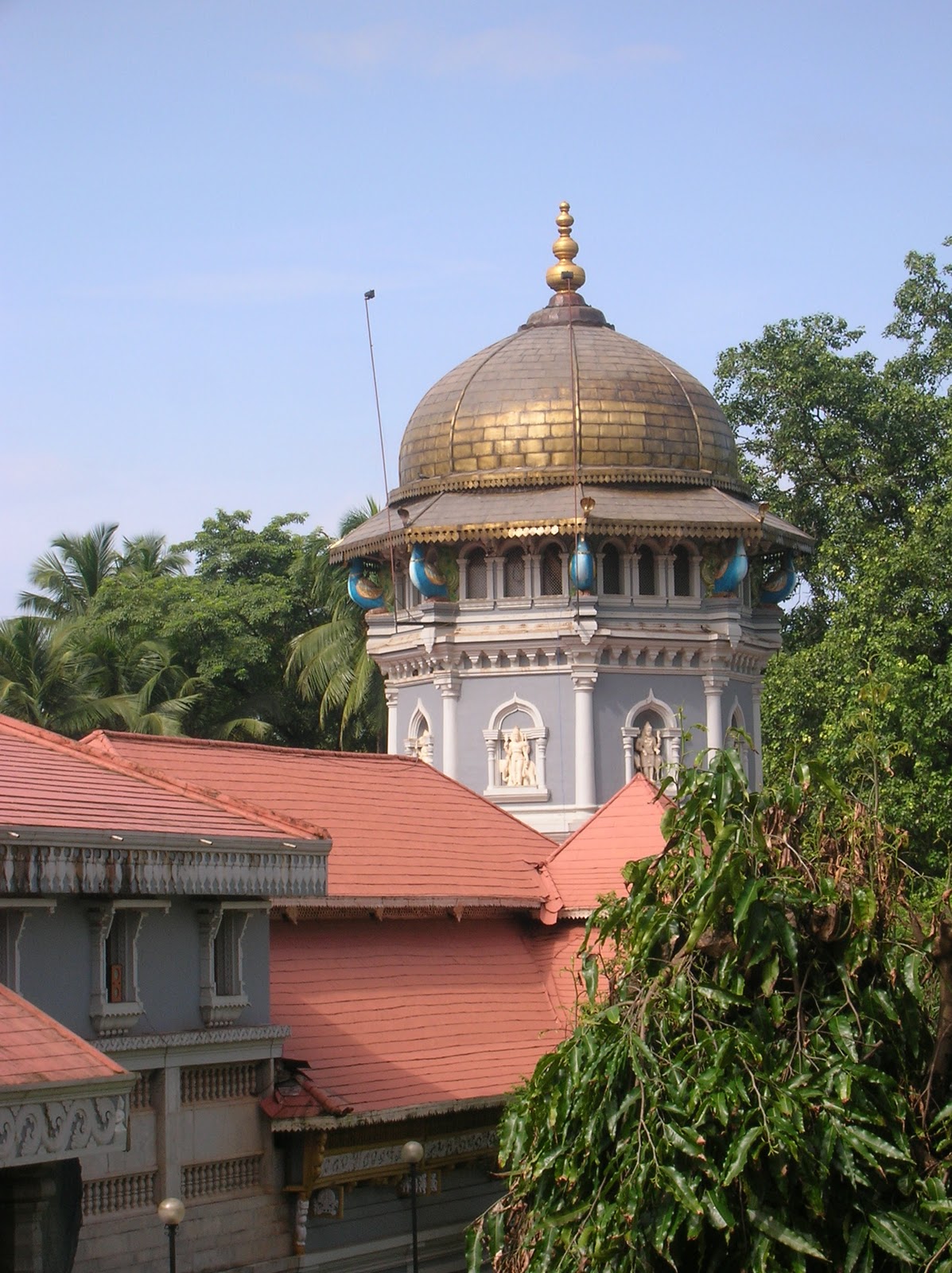 Dil Ki Nazar Se ...: My Goan Temple