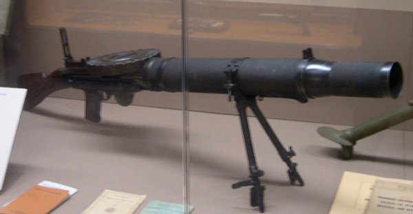 welcome to the world of weapons: Lewis Gun