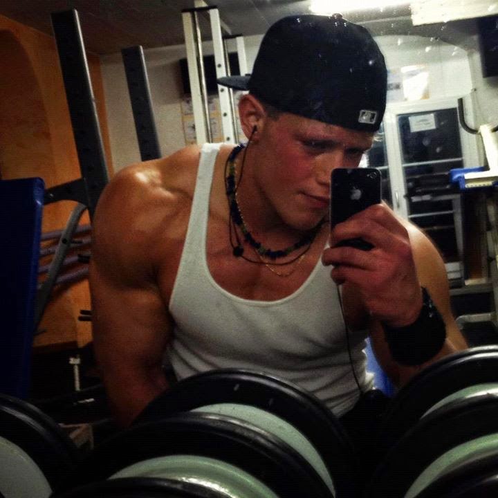 the beauty of male muscle: Lars