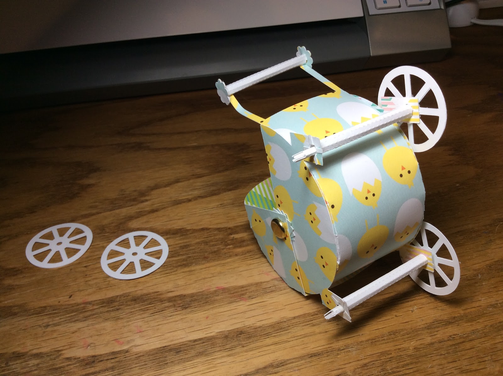 Papercrafts and other fun things: A Paper Baby Carriage For a Baby Shower