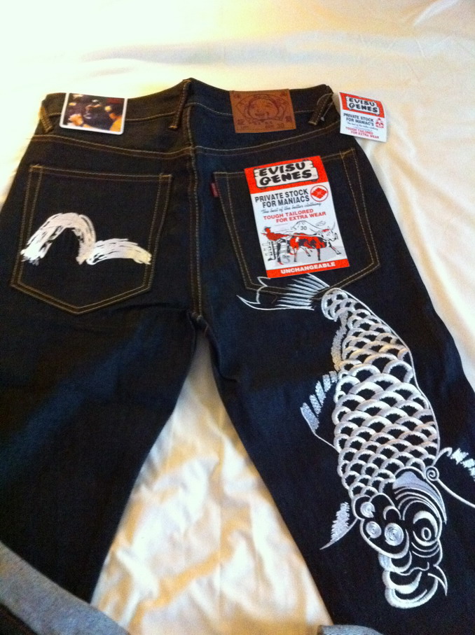 LESLIE LIM: JEANS EVISU DESIGN KOI PUTIH RM99
