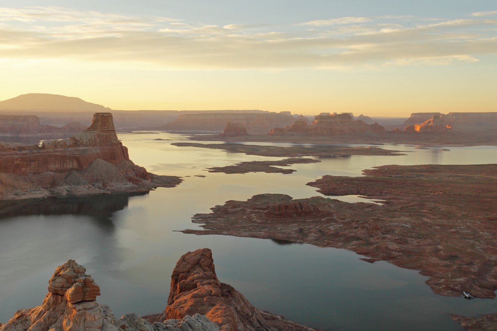 ALSTROM POINT. PAGE, ARIZONA - ADAM HAYDOCK