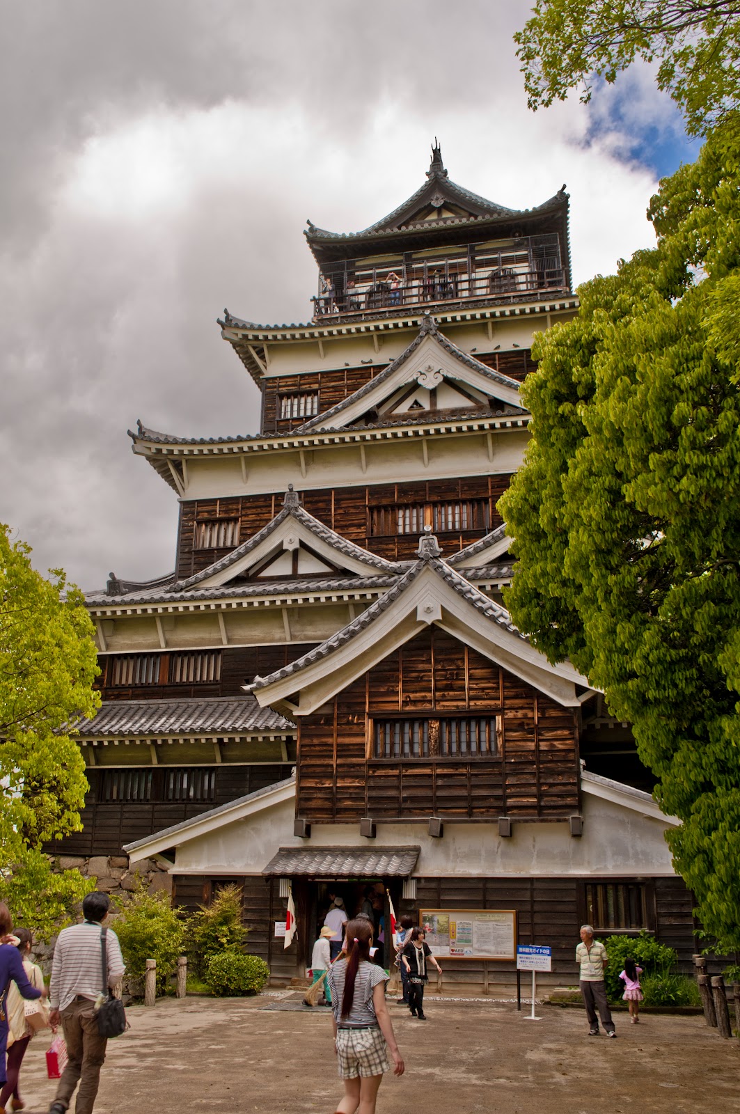 Life in the Land of the Rising Sun: Hiroshima Castle