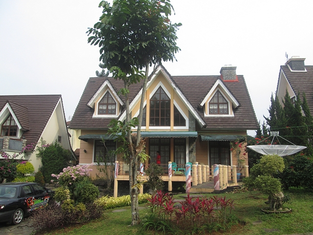 sewa villa kota bunga puncak: Sewa villa kota bunga puncak.