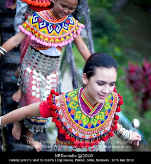 invisiblelady: Traditional Dance - Ngajat Iban from Sarawak and ibanese ...