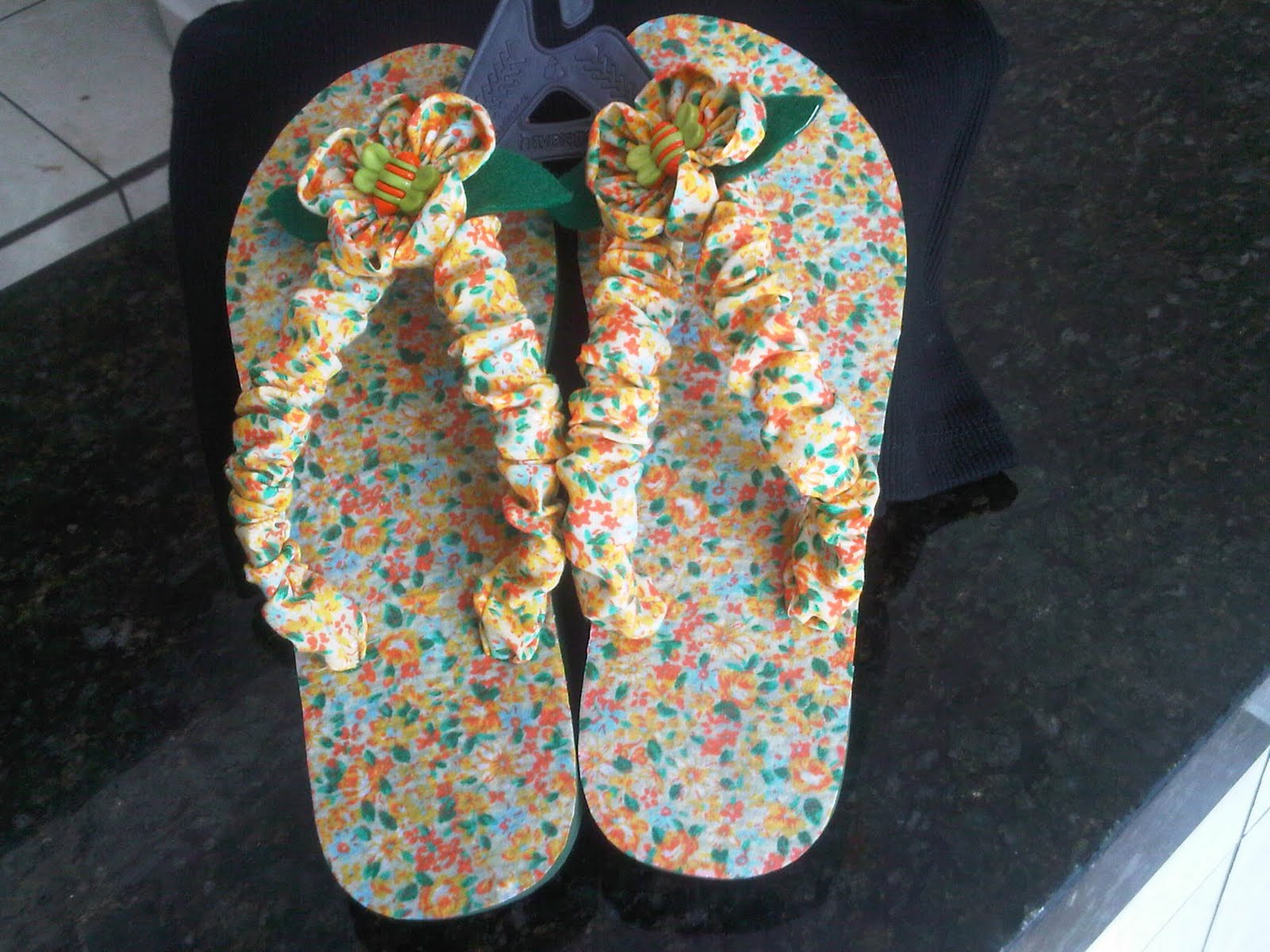 Mulleka Sapeka: Chinelas customizadas.