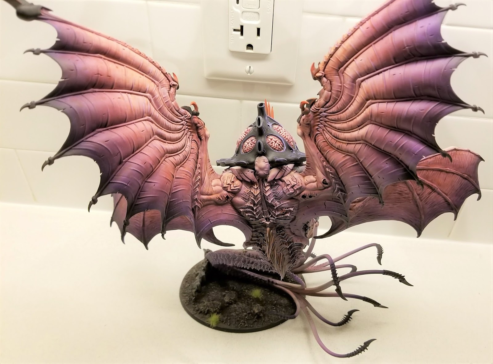 What's On Your Table: Custom Winged Hive Tyrant - Faeit 212