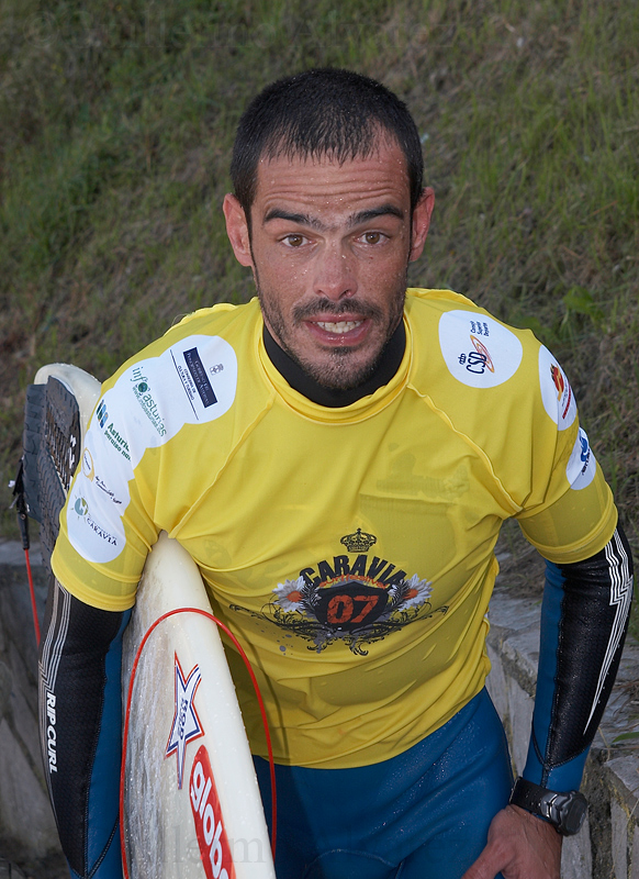 Lucas García surf-school