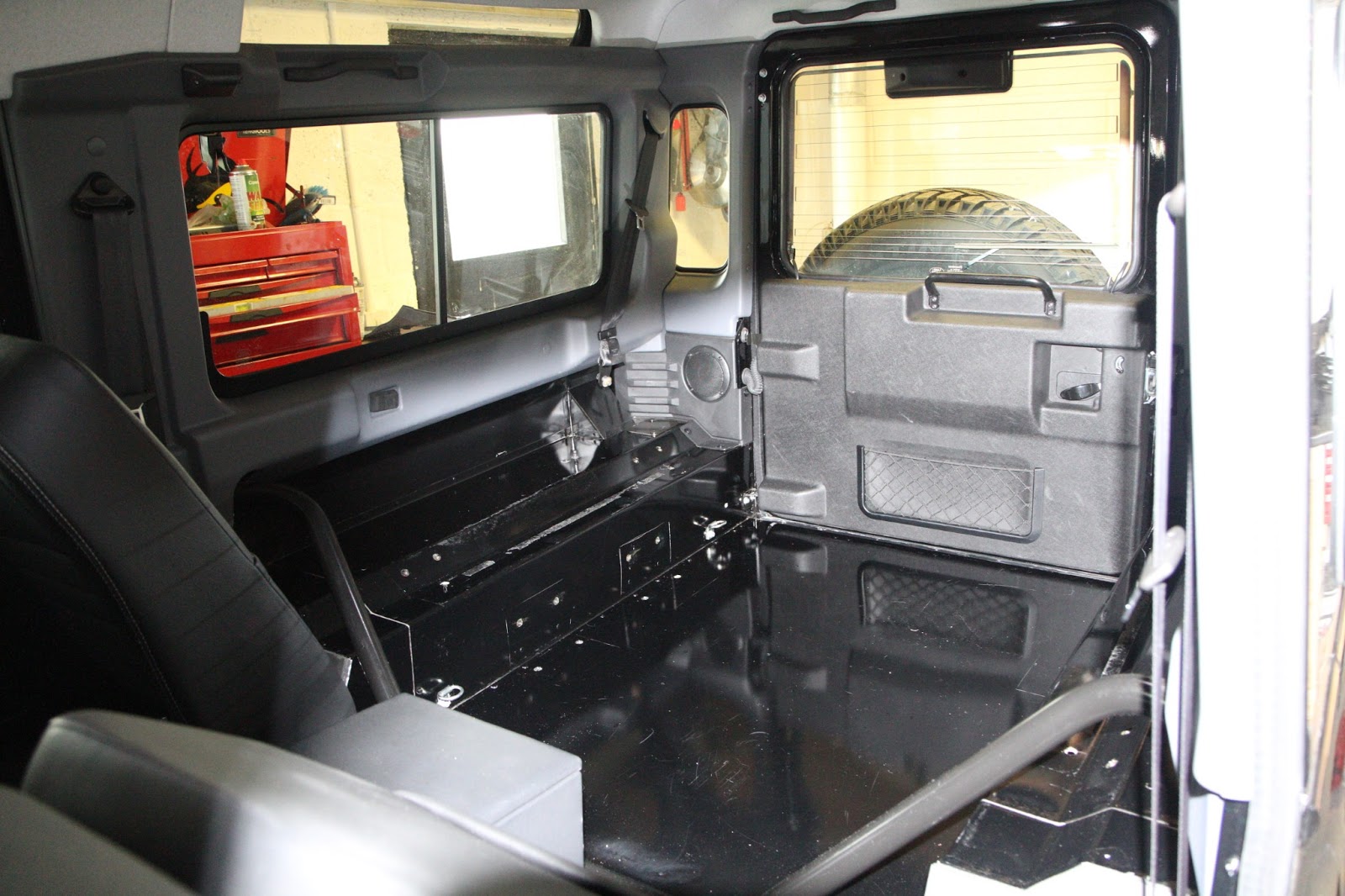 Defender 90 XS: Sound Deadening Phase 3 (Rear Tub)