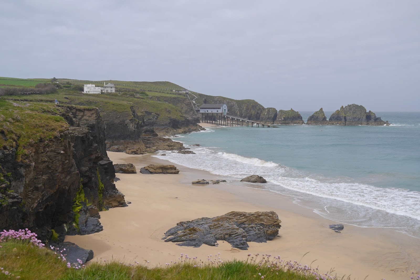 Walking in the country: Treyarnon Bay to Trevone Bay (South West Cost ...