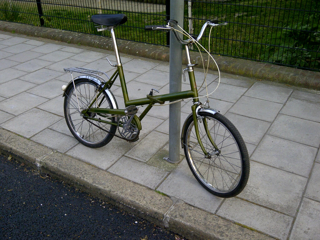 A Raleigh Twenty in London: Introducing my 1977 Raleigh Stowaway
