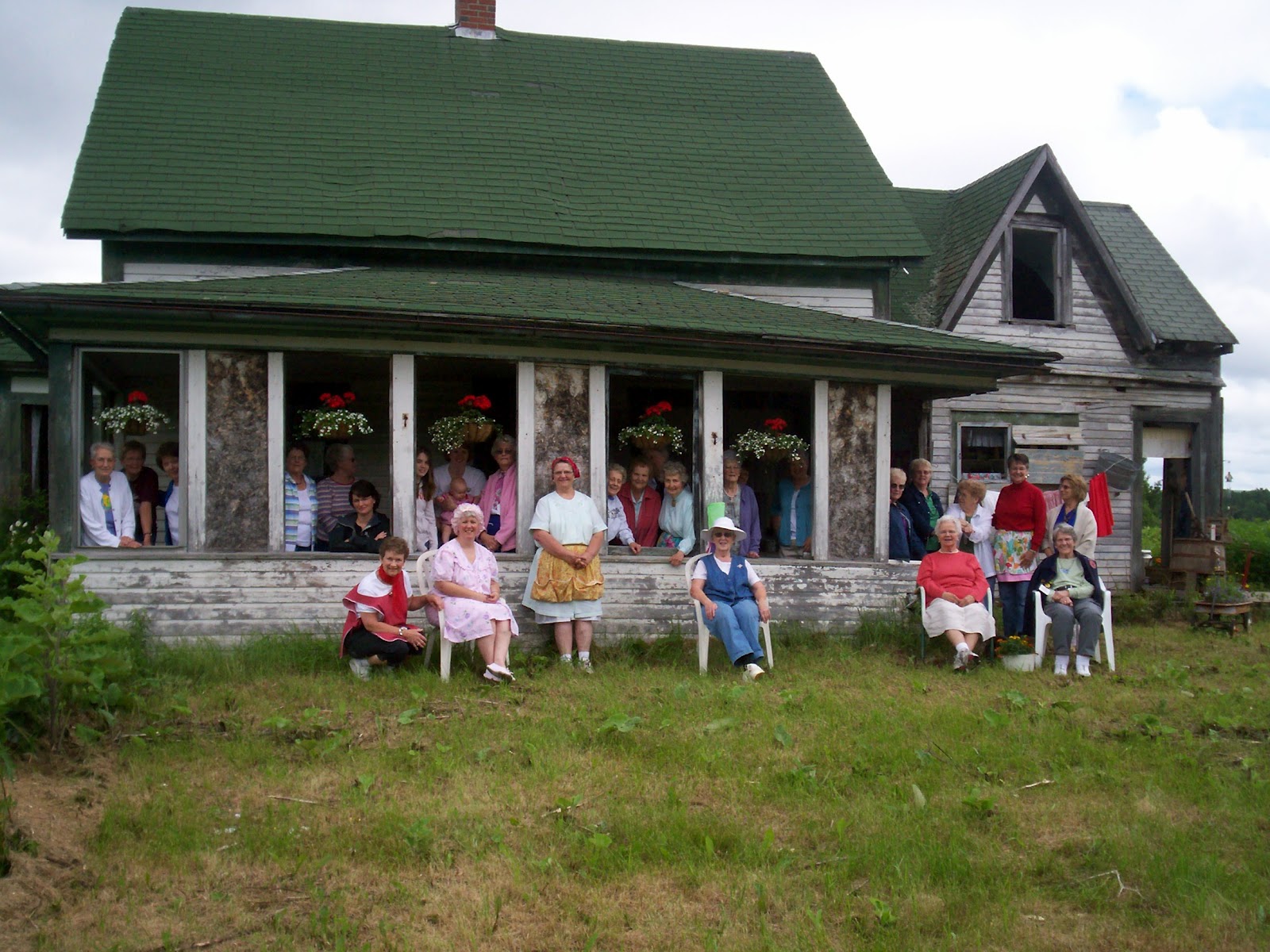 Our Little Red Saltbox: A Farmhouse Picnic...