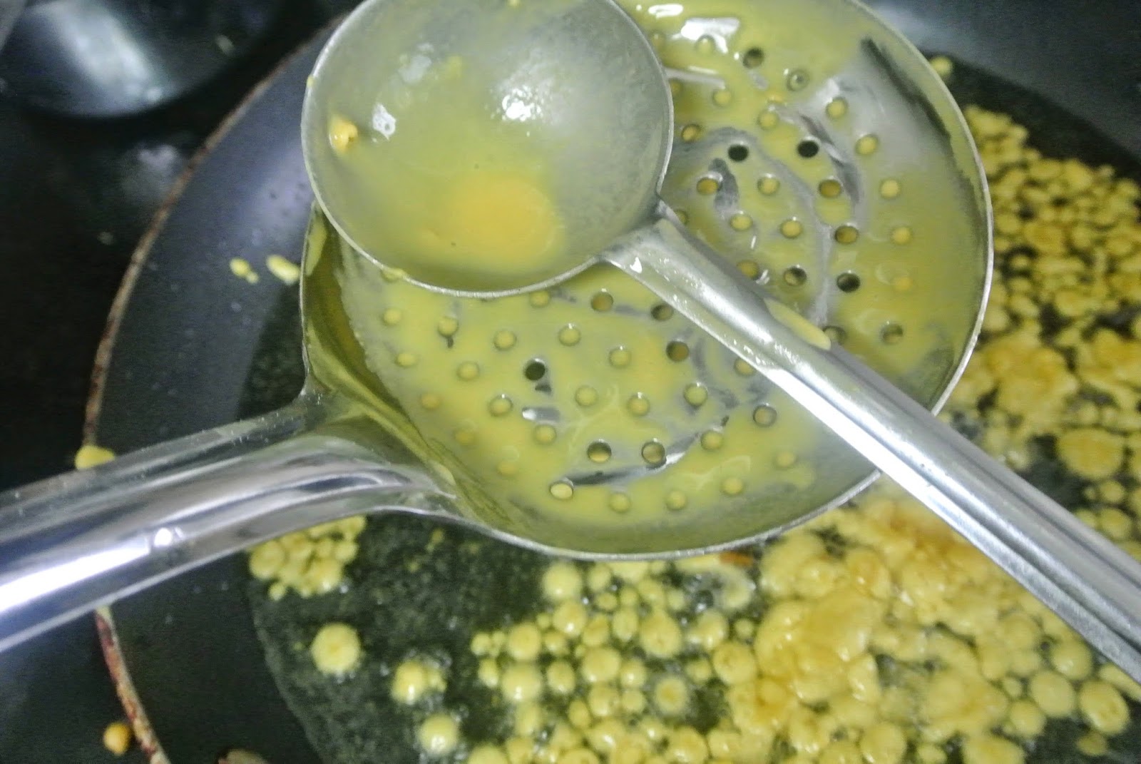 Praba's yummy experiments: Boondi Ladoo