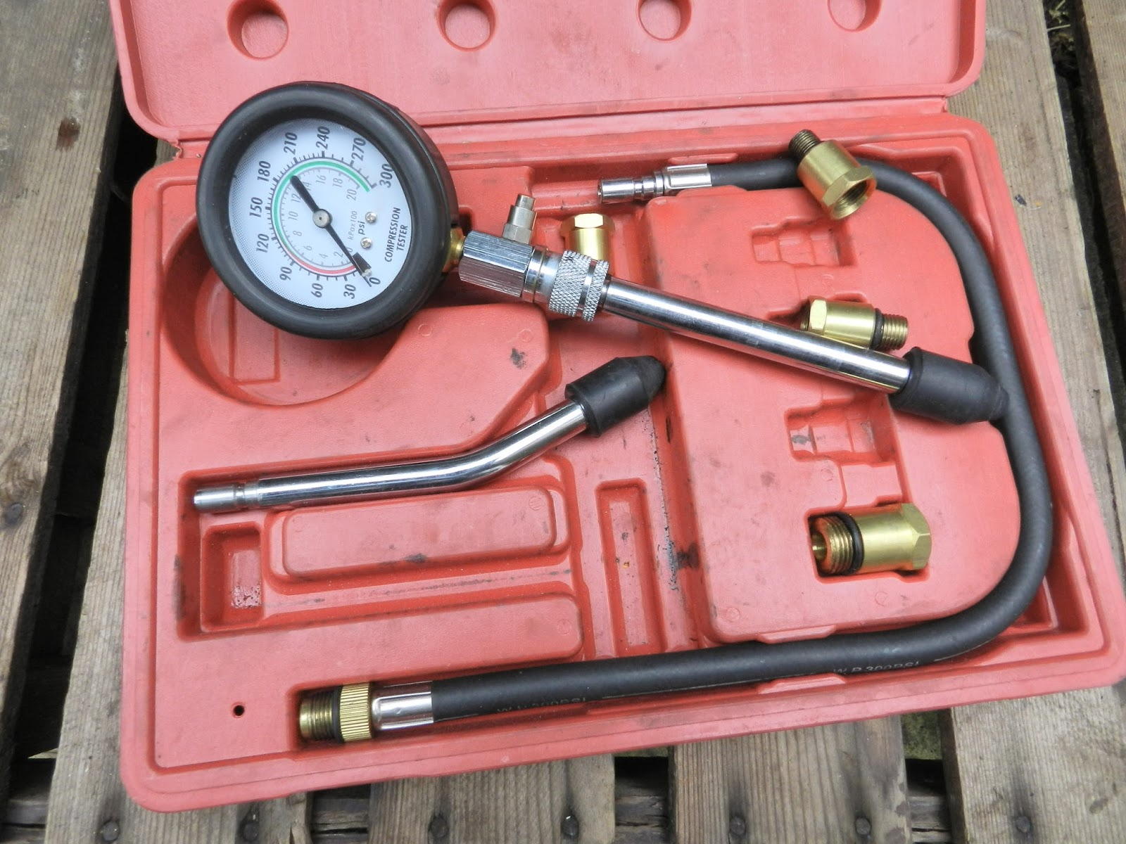 APRILIA RS 125 : Aprilia RS 125 compression testing RS125