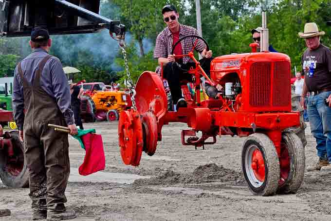 East Gwillimbury CameraGirl: Antique Tractor Pull