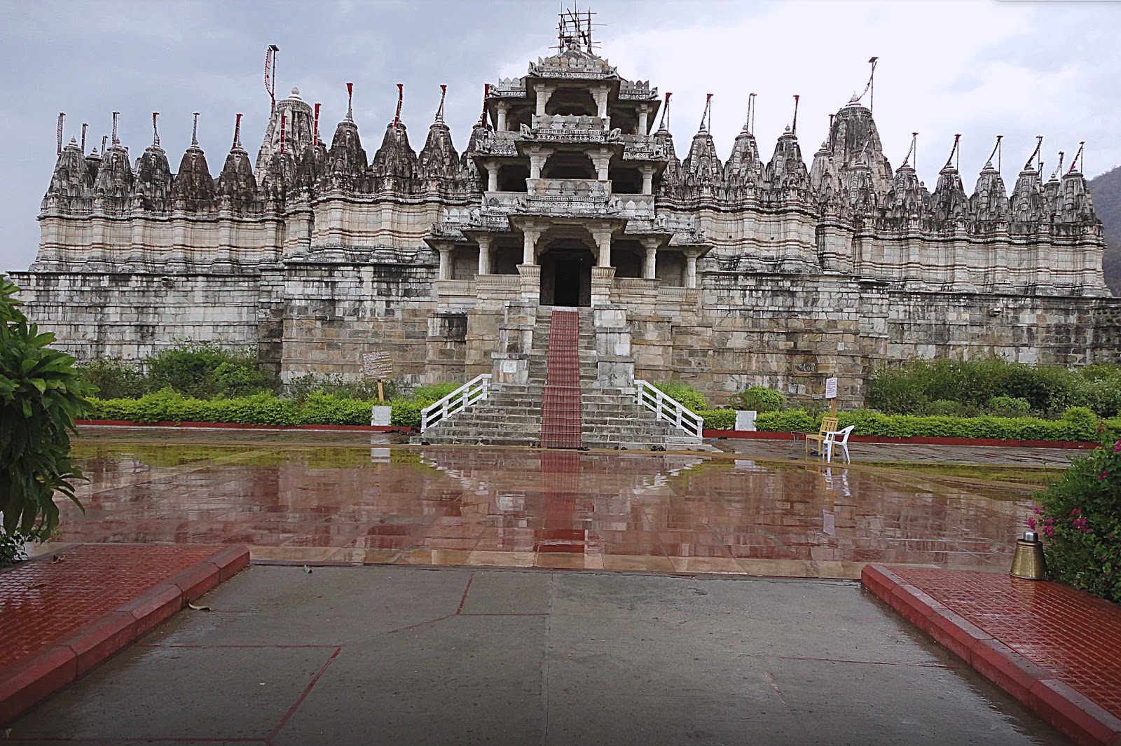 Arte: Chaumukha Mandir, templo Jainista de Ranakpur, India
