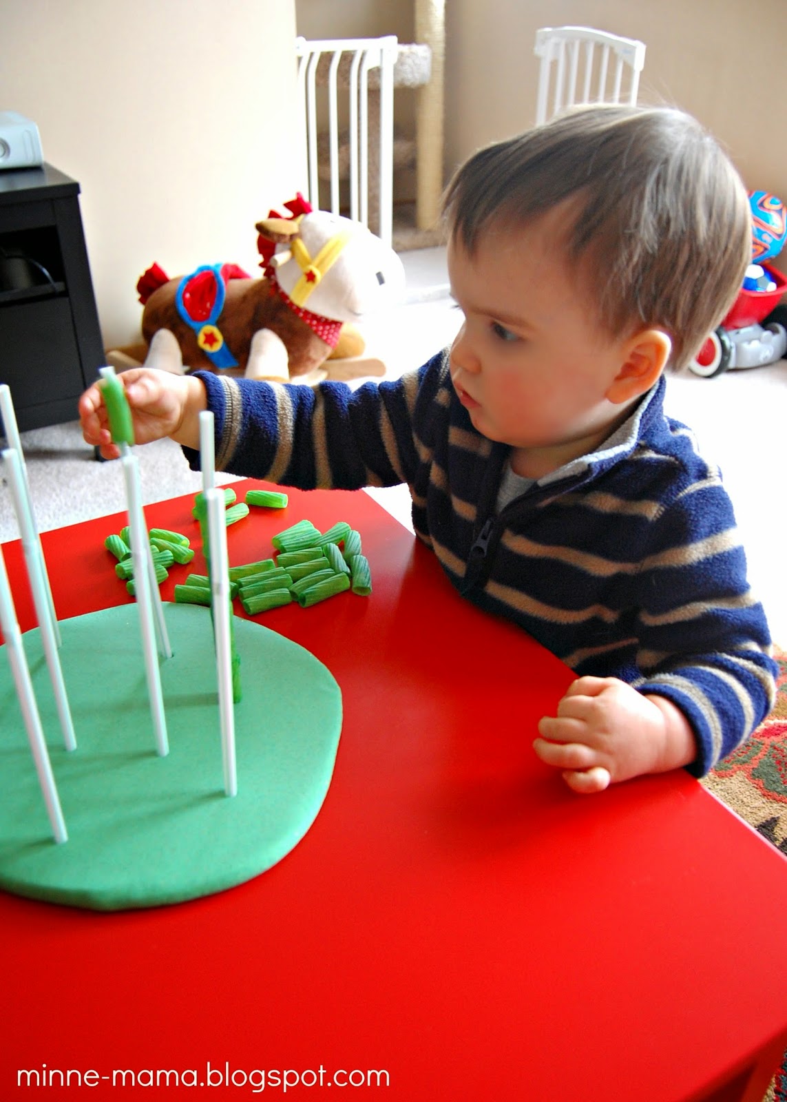 Minne-Mama: Flower Patch Fine Motor Threading Activity