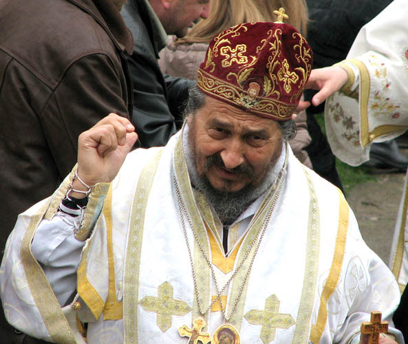 Klave Centesca THE BLOG: New Papal Tiara for the reigning Pontiff, Pope ...