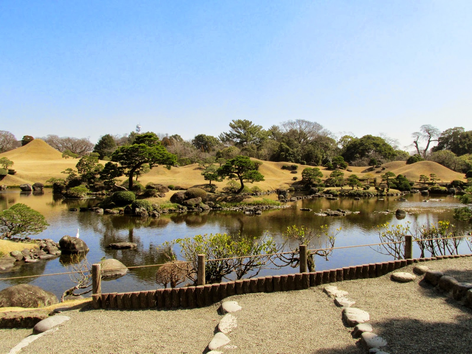 The Travelling Bee: Suizenji Koen (Suizenji Park)