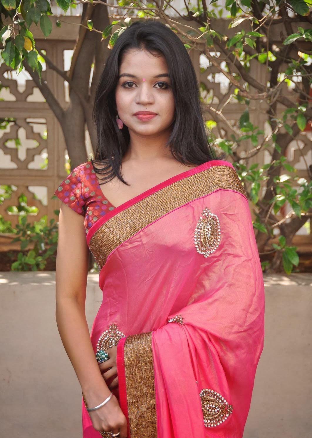 Na-adda: Bhavya sree Latest pics in saree