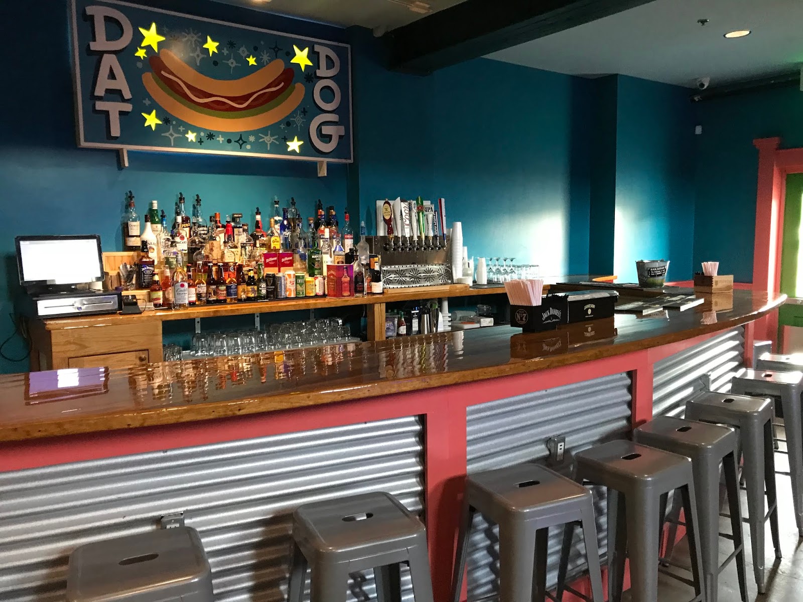 Weird, Wacky and Wild South: Dat Dog is Dat Delicious!