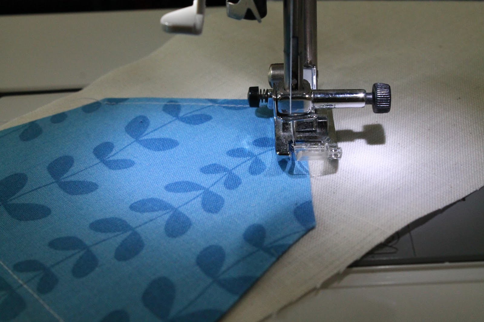 Straight Eight Sewing: Lots of Pockets Apron Tutorial -- Part 2