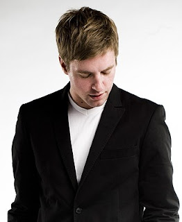 學校咖啡館: 週一聽Peter Benisch 6/3 20:30來學校感受Ambient Music的極限弛放