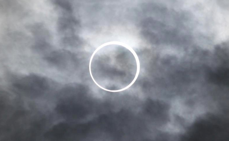 Marketing Japan: Photos of Solar Eclipse Over Japan