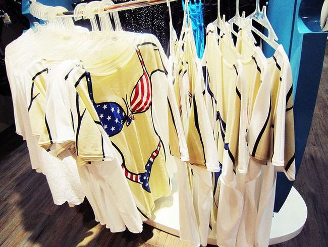 Na Trilha do Castelo: Camisetas com estampas de biquinis