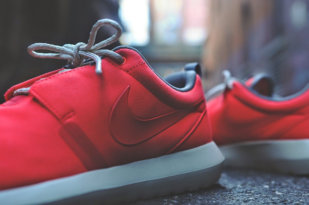 Nike Roshe Run Natural Motion - Crimson - SneakerBox