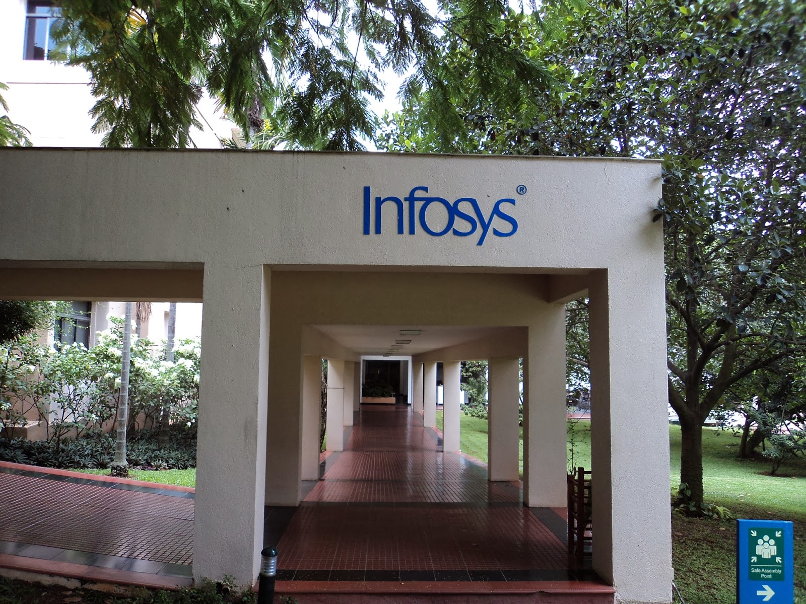 Srinivas Kalburgi --> ಎಲ್ಲಾದರೂ ಇರು, ಎಂತಾದರೂ ಇರು, ಎಂದೆಂದಿಗೂ ನೀ ಕನ್ನಡವಾಗಿರು.