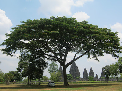 Blogging from Indonesia: Enjoying the legend associated with Prambanan ...