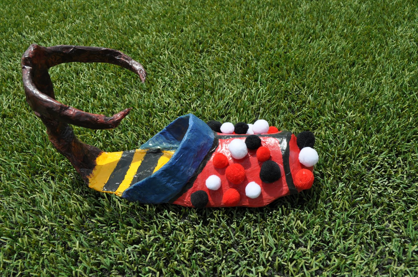 I teach art: Bug Shoe Design