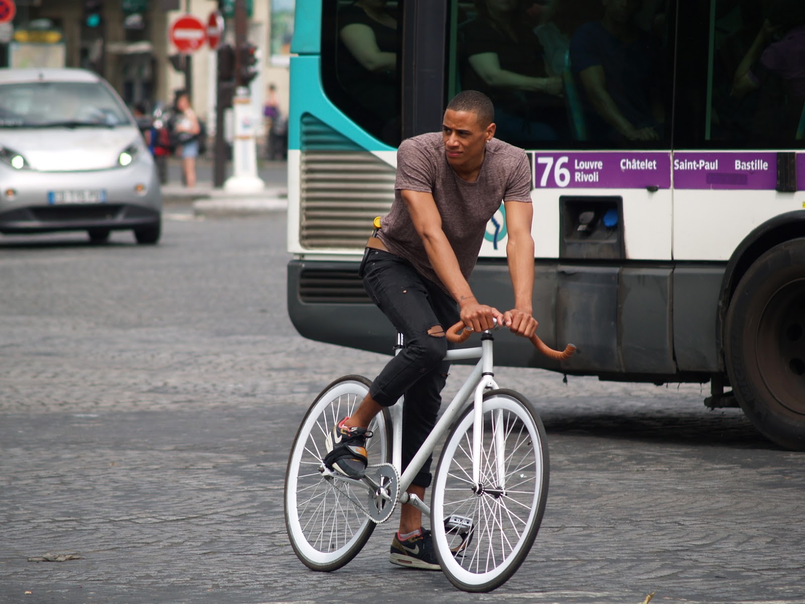 Un Cycliste Parisien / A Parisian Cyclist: Pignons fixes! / August ...