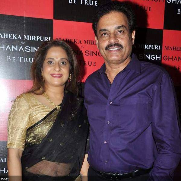 Dilip Vengsarkar Family Pics: Dilip Vengsarkar Wife Pics | Love ur Life ...
