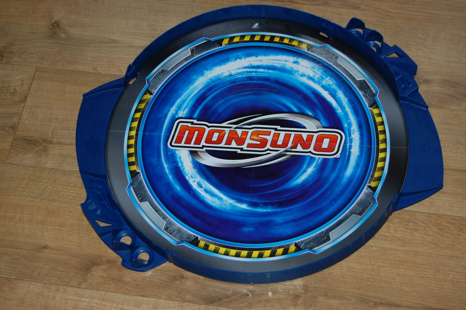 Monsuno Strike Combat Set & Cores - My Three and Me