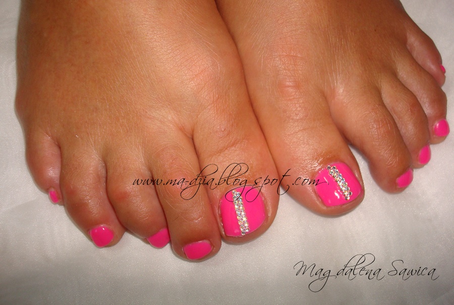 Magdalena Sawica Nails&Art: Stopy: neonowa hybryda + cykonie Swarovskiego