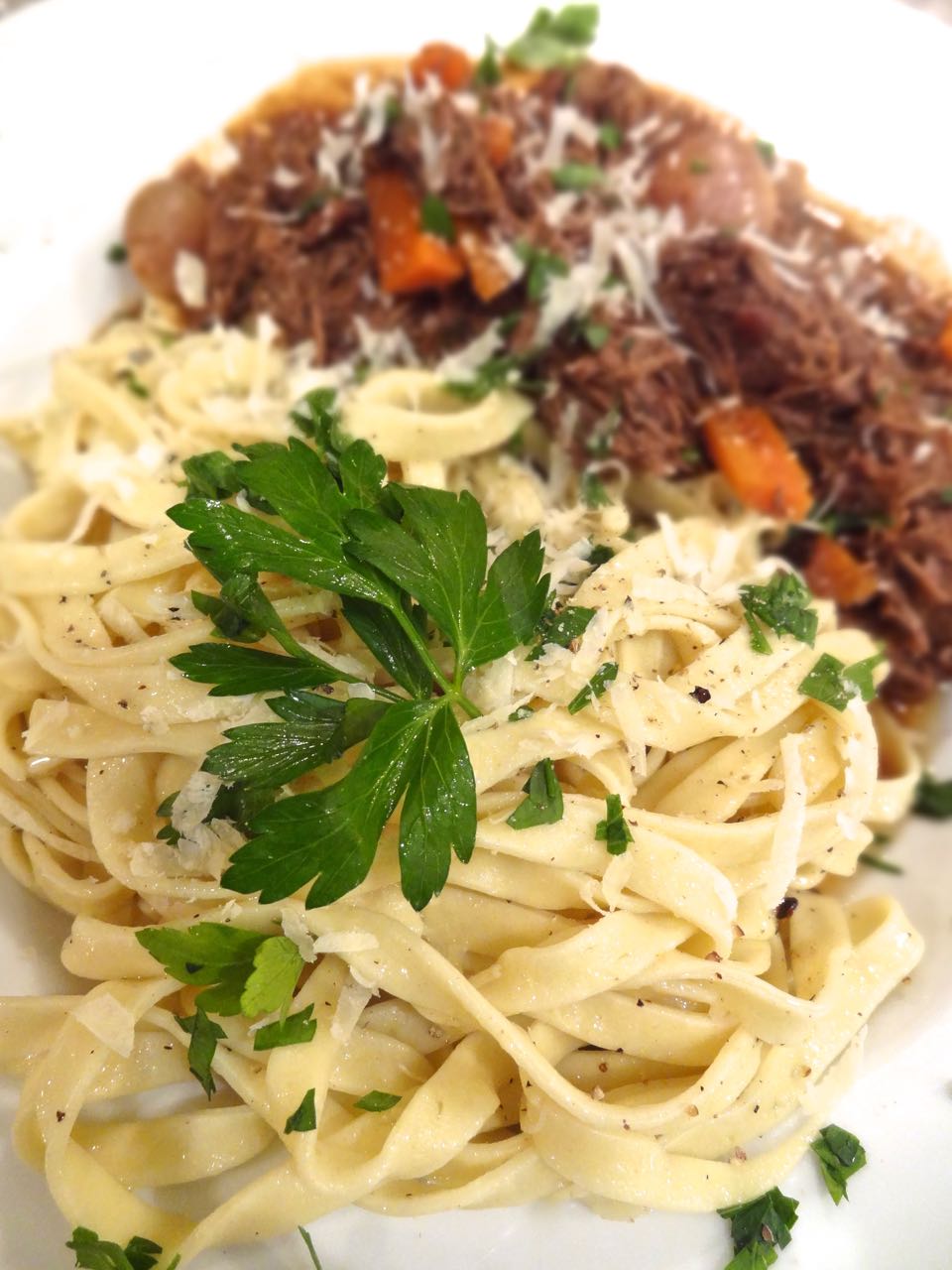 Scrumpdillyicious: Linguine con Spezzatino di Manzo: Fatto a Mano