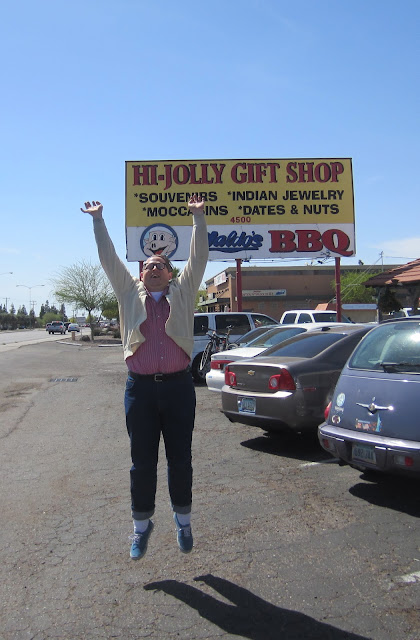 wacky tacky: Hi-Jolly Gift Shop