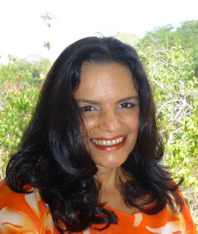 OPINIÃO TRIUNFO: O CHARME DE ANDRÉA PAIVA