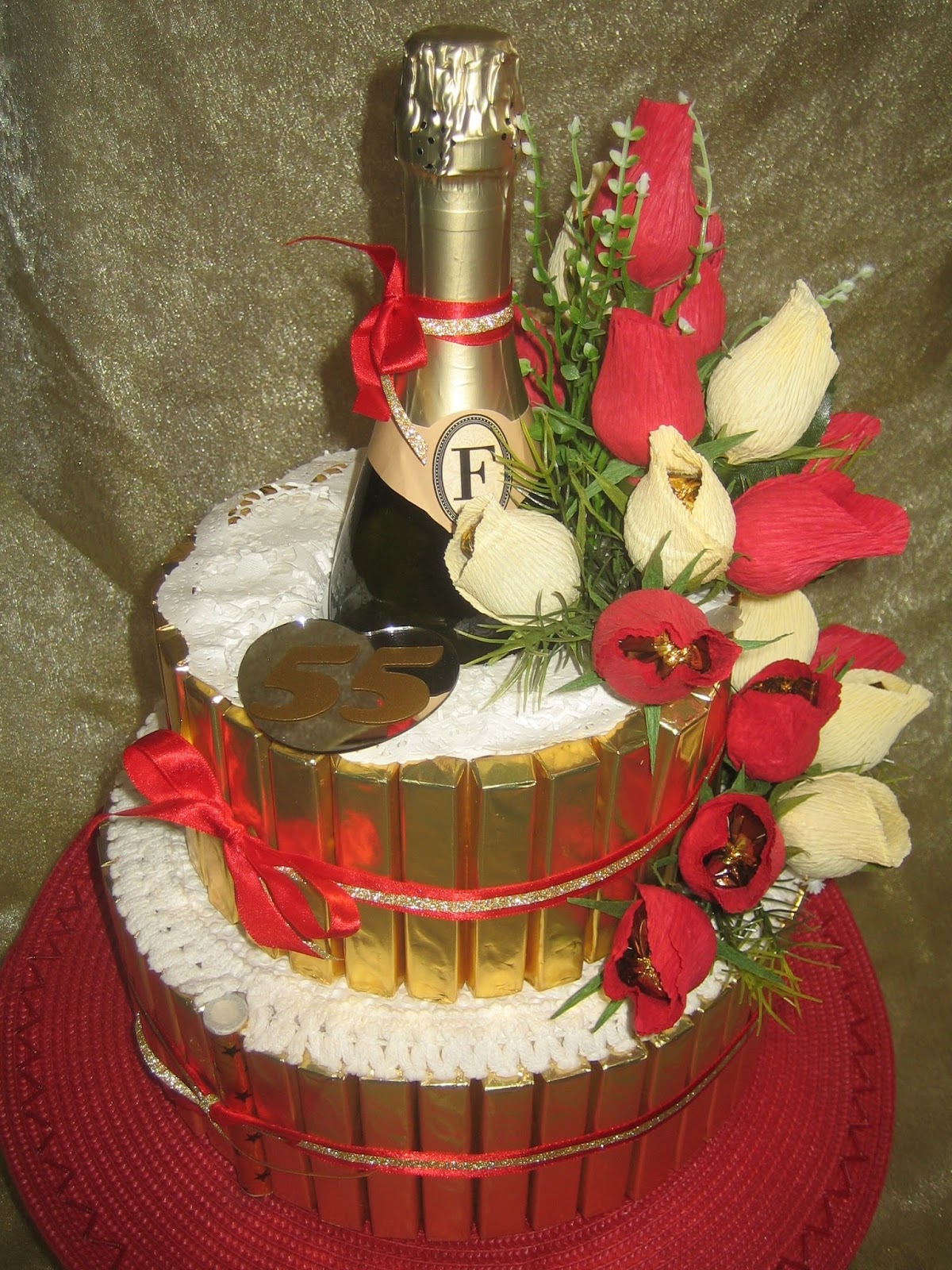Saldi Fiesta: SALDAINIŲ TORTAS IR ŠAMPANAS VEIDRODINIAM JUBILIEJUI