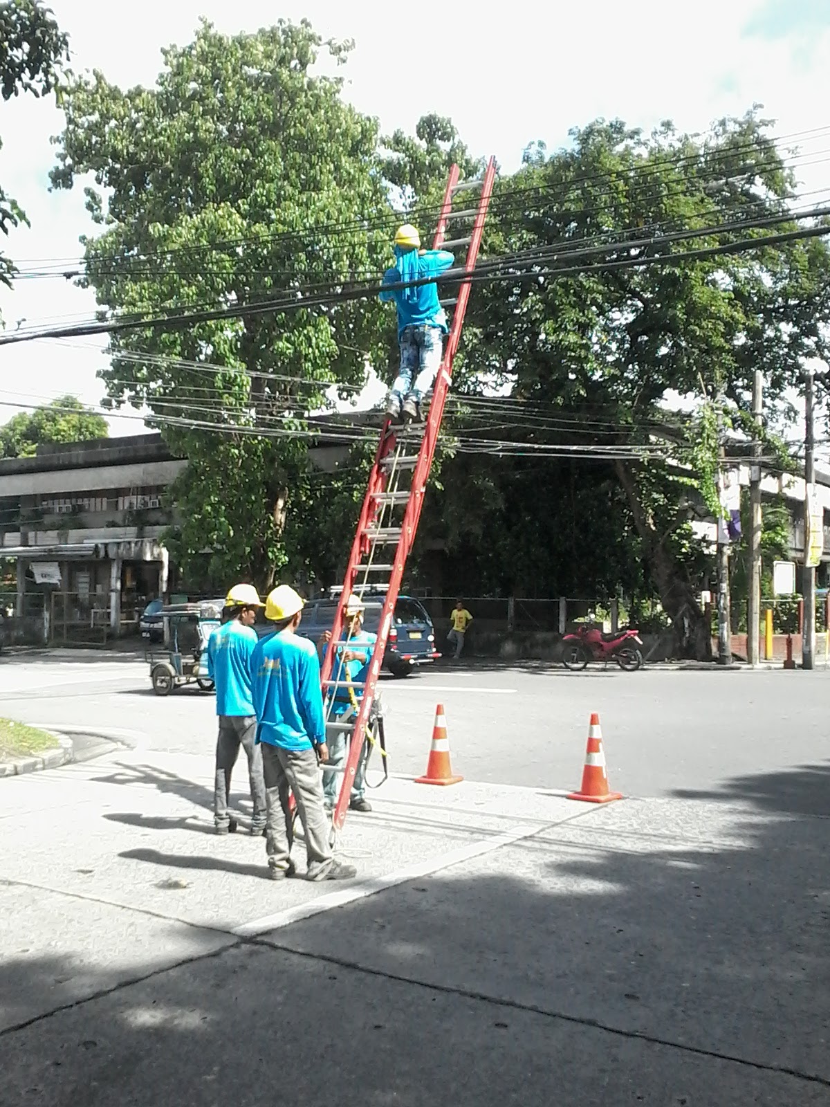 Philippinefails: Typical Filipino Linemen