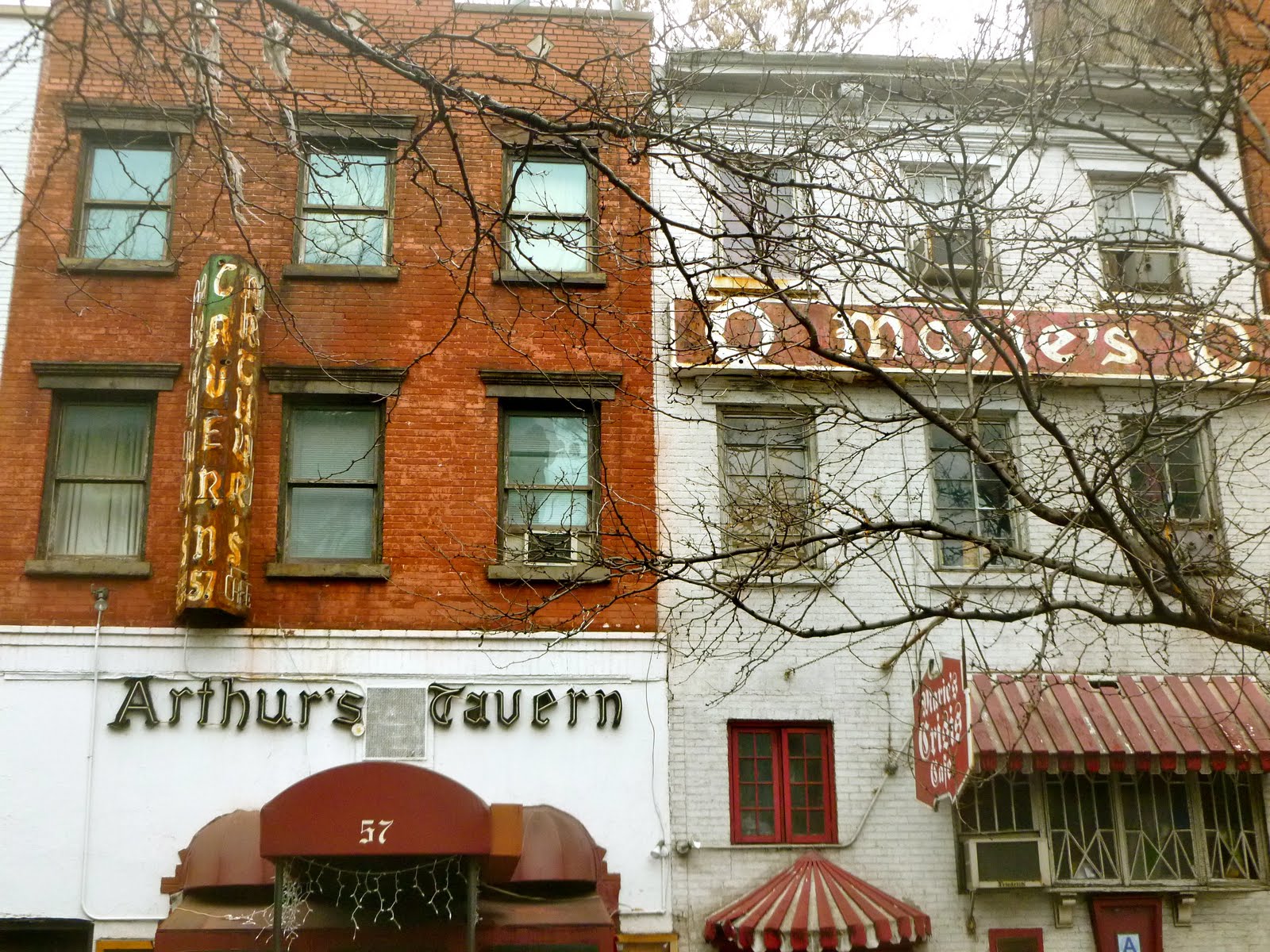 Jeremiah's Vanishing New York: Arthur's Tavern