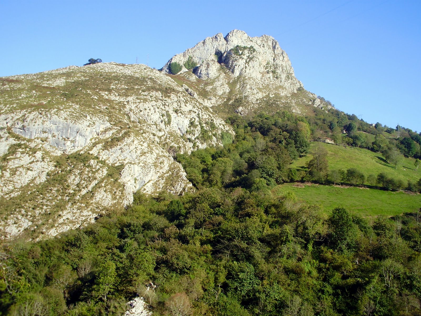 Grupo de montaña Losdelasclaras: De Santillán a Pen por el Beyu Pen