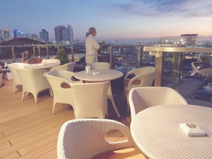 Beautiful Sunday # 149 - Sky Deck View Bar and Manila's Sky Line ...