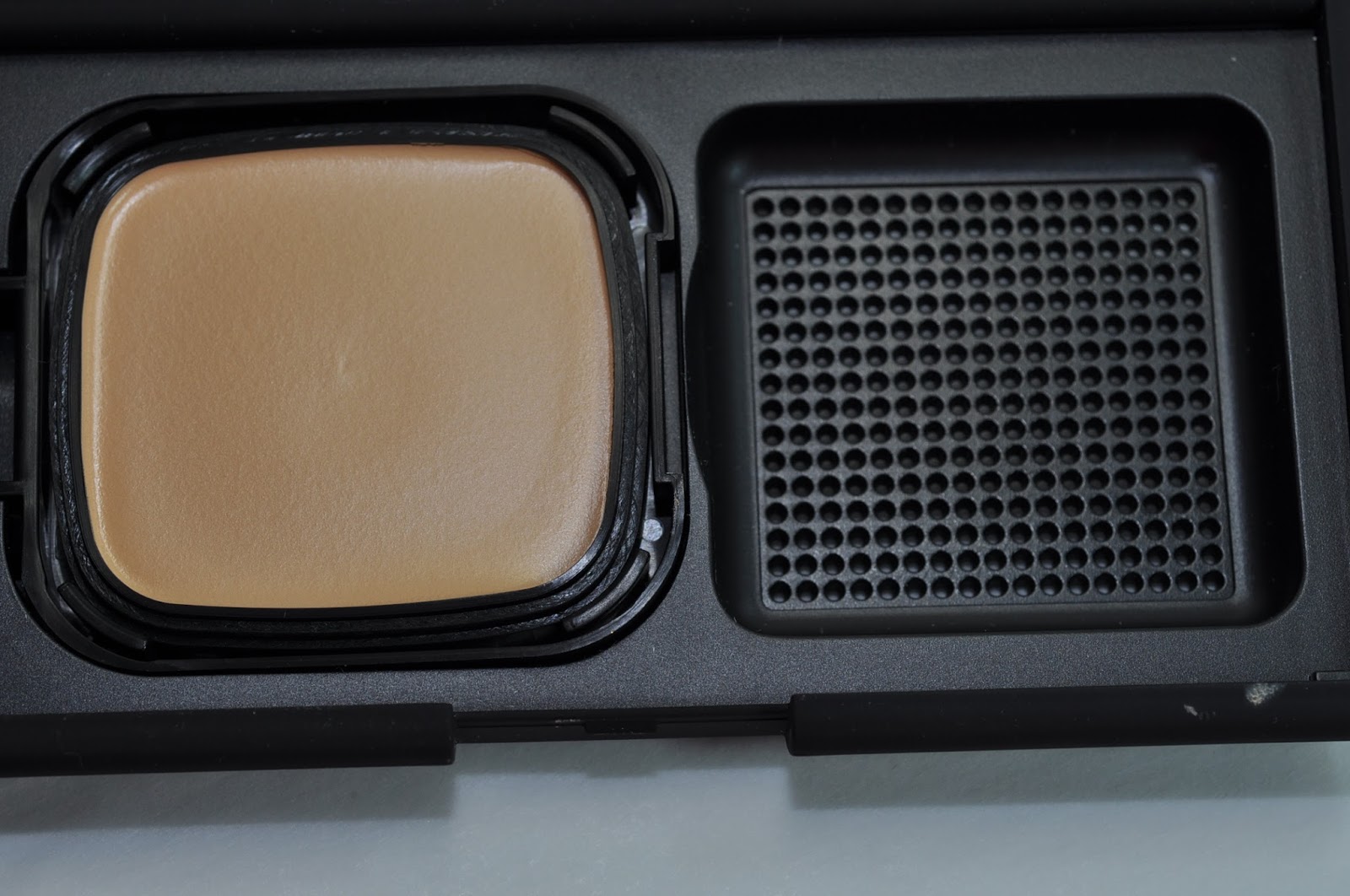 NEW NARS Radiant Cream Compact Foundation Swatches, Look, Review - The ...